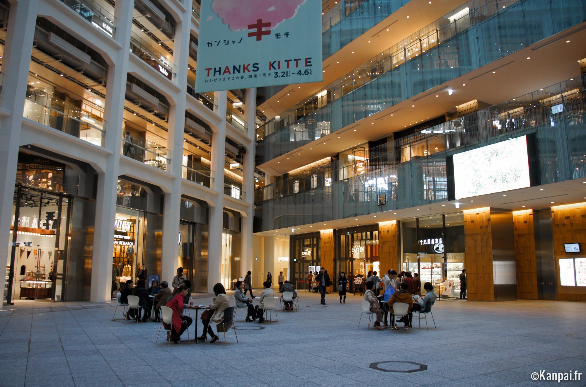 Kitte Marunouchi - Le centre commercial élégant en face de Tokyo Station