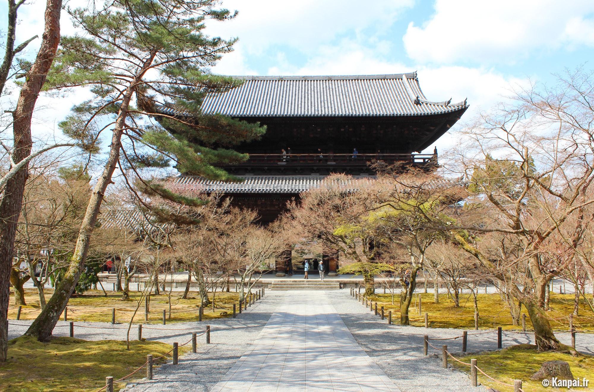 Nanzen-ji - L'impressionnante porte d'entrée Zen de Kyoto